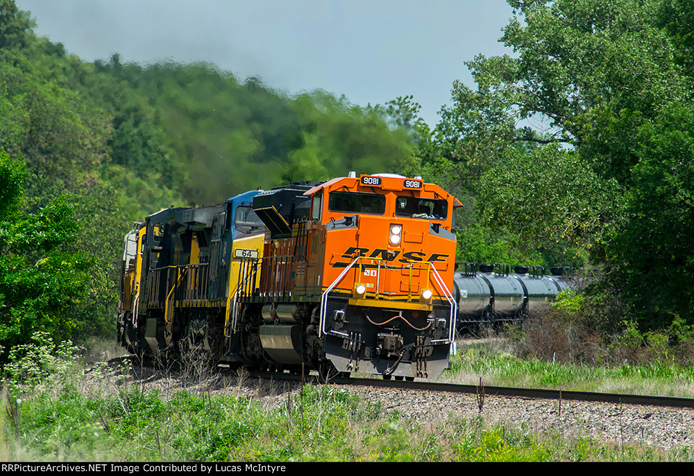 BNSF 9081 westbound BNSF manifest train